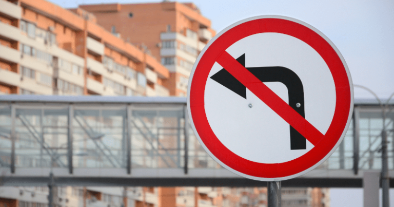 Placa de trânsito - R-4a | Proibido virar à esquerda - Blog Zignet Placa de trânsito - R-4a | Proibido virar à esquerda - Blog Zignet