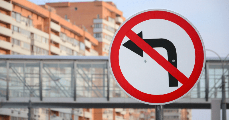 Placa de trânsito - R-4a | Proibido virar à esquerda - Blog Zignet Placa de trânsito - R-4a | Proibido virar à esquerda - Blog Zignet