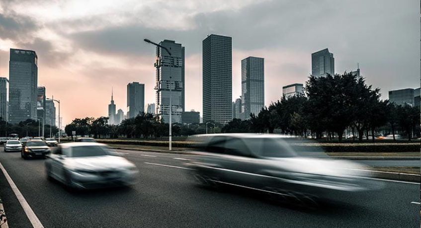 Pista de rolamento: saiba o que é e como evitar multas!